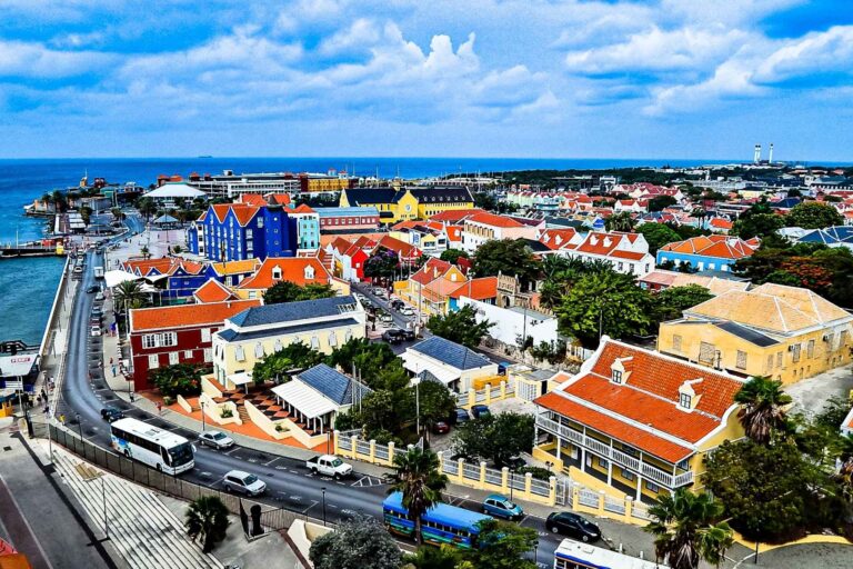 How to connect to internet in Curaçao? Complete guide in 2025